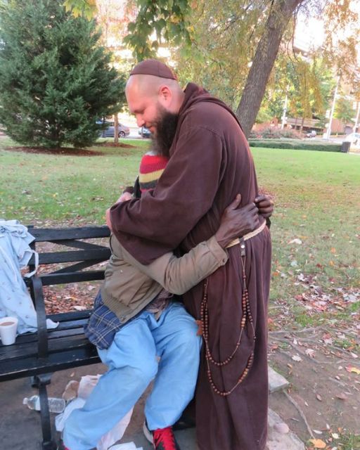 A PRIEST STOPPED TO HUG A HOMELESS MAN IN THE PARK—AND I COULDN’T ...